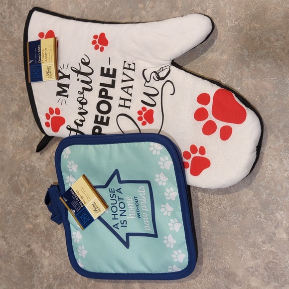 Kitchen | Nwt Set Of Three Adorable Pup Themed Oven Mitts | Poshmark